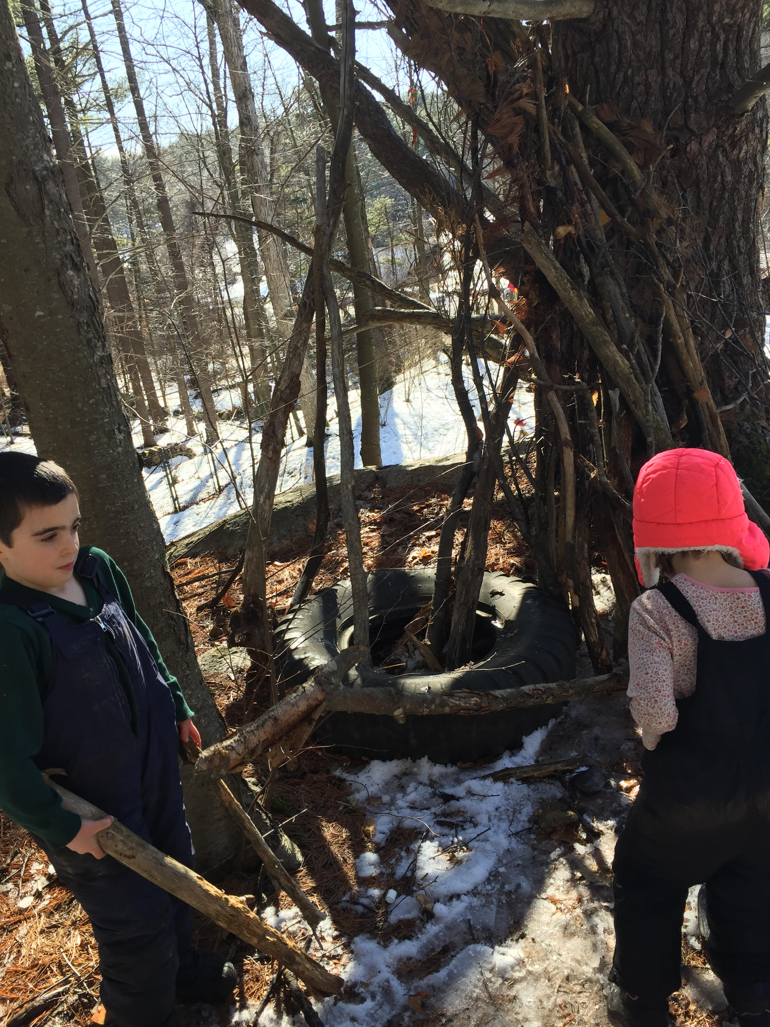 The Perfect Outdoor Activity for Kids with Sensory Stuff: Fort Building ...